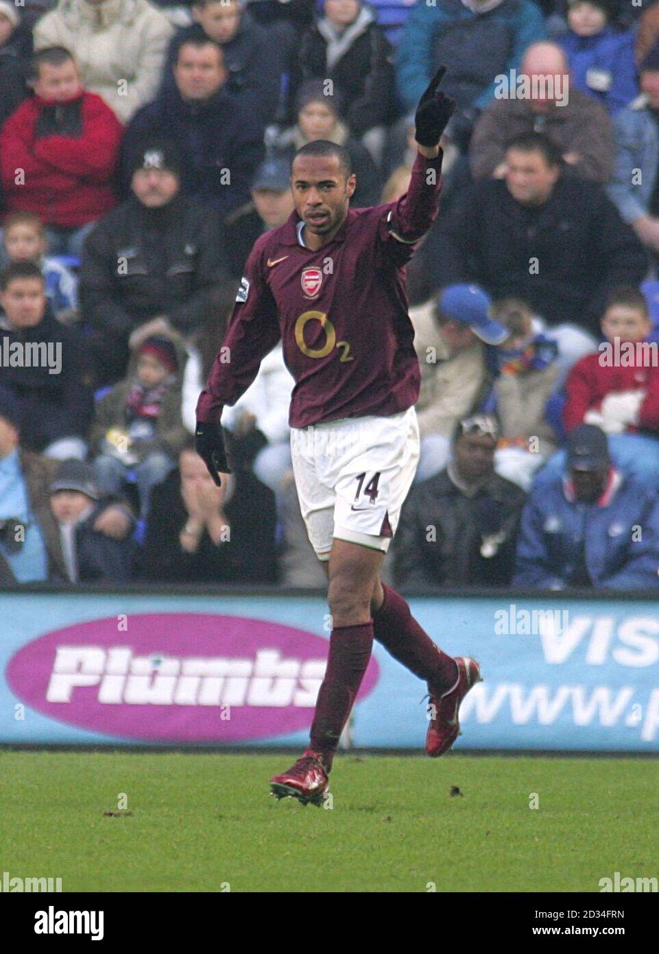 Thierry henry celebrates premier league hi-res stock photography and ...
