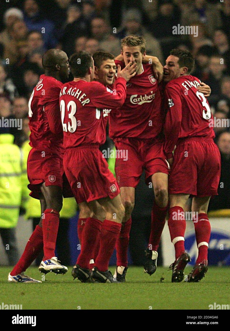 Liverpool players celebrate Peter Crouch's goal Stock Photo - Alamy