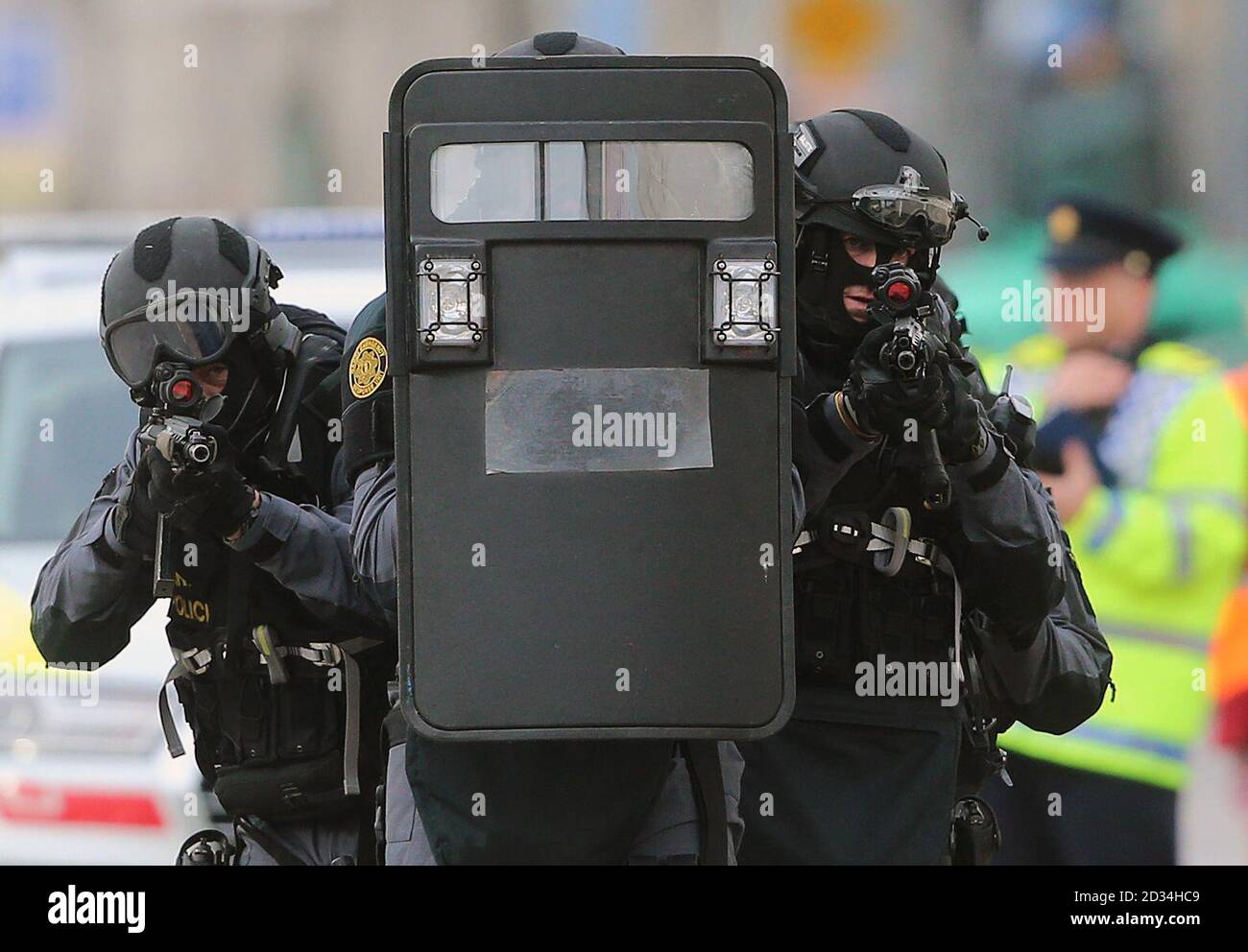 Garda armed support units hi-res stock photography and images - Alamy