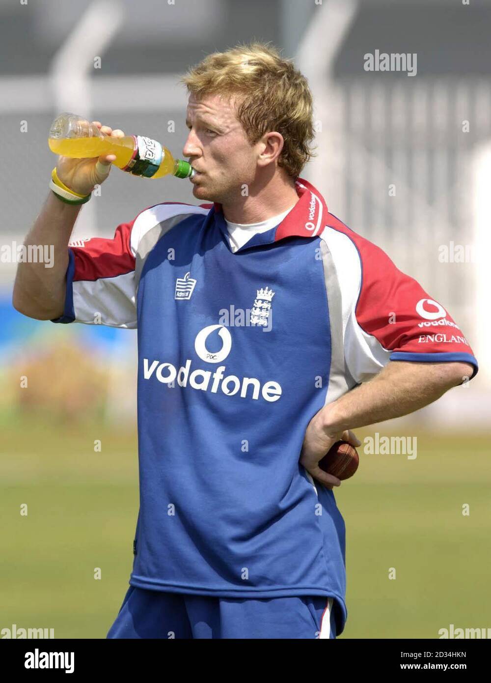 England cricketer paul collingwood takes hi-res stock photography and ...