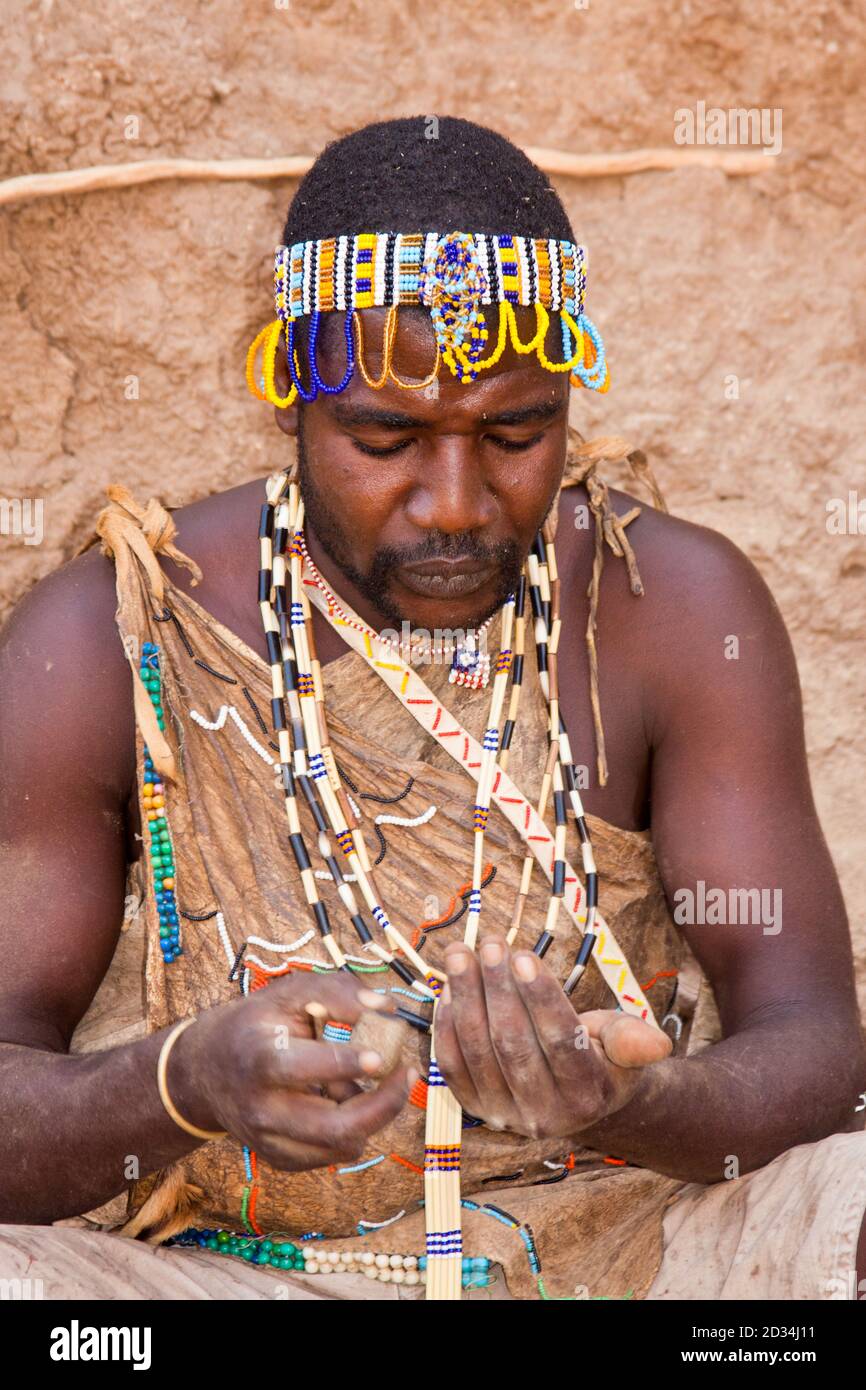Hadza tribe in tanzania hi-res stock photography and images - Alamy