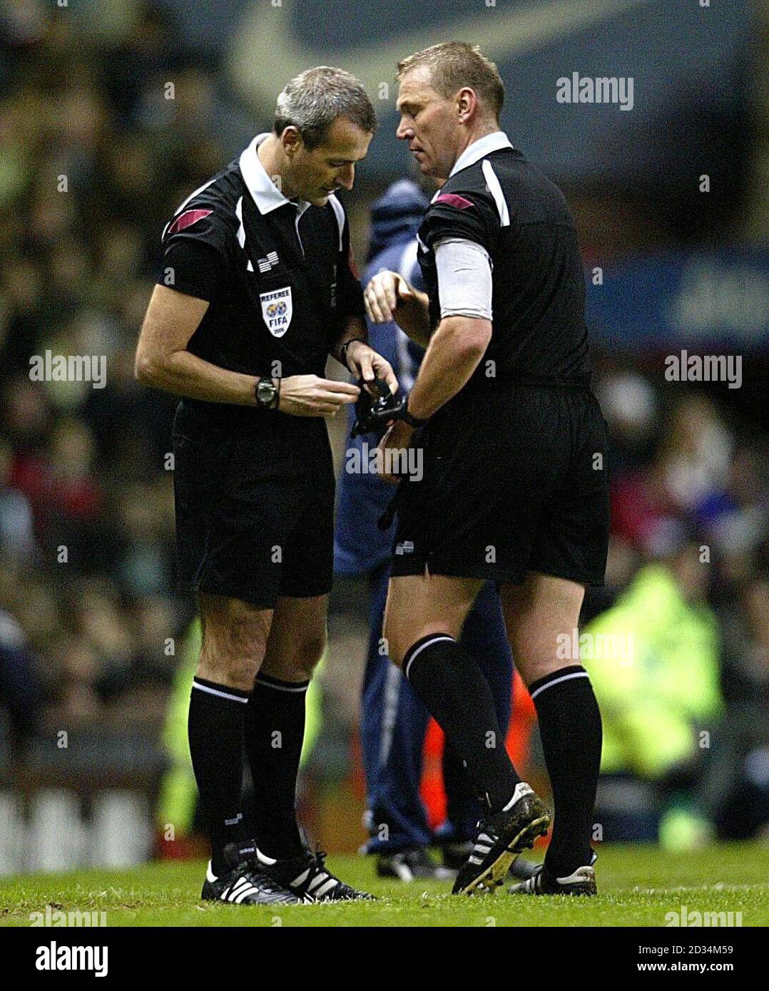 Graham poll premier league referee hi-res stock photography and images ...