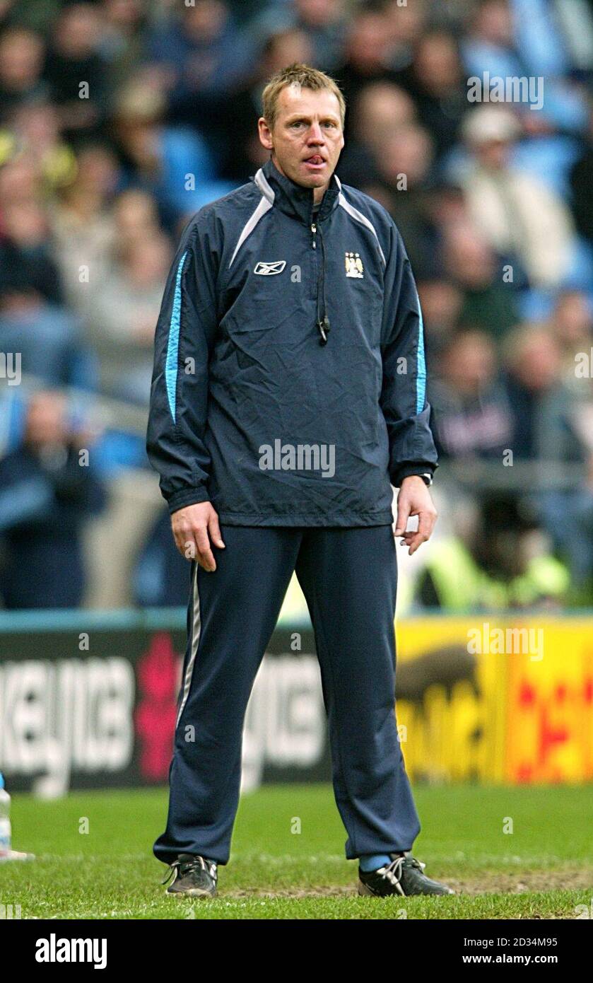 Manchester City manager Stuart Pearce Stock Photo - Alamy