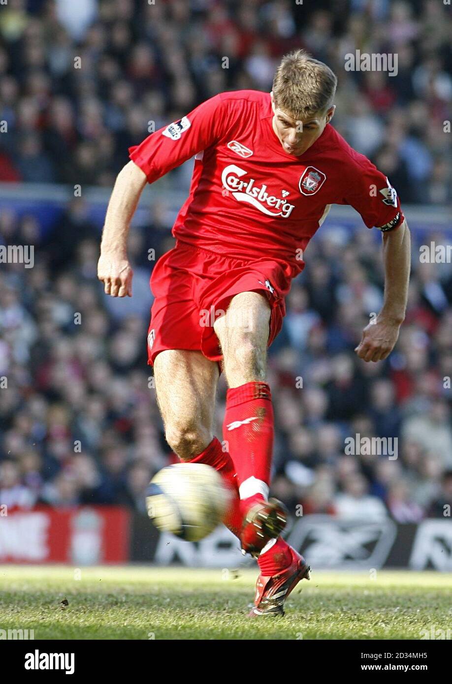 Liverpool's Steven Gerrard Stock Photo - Alamy