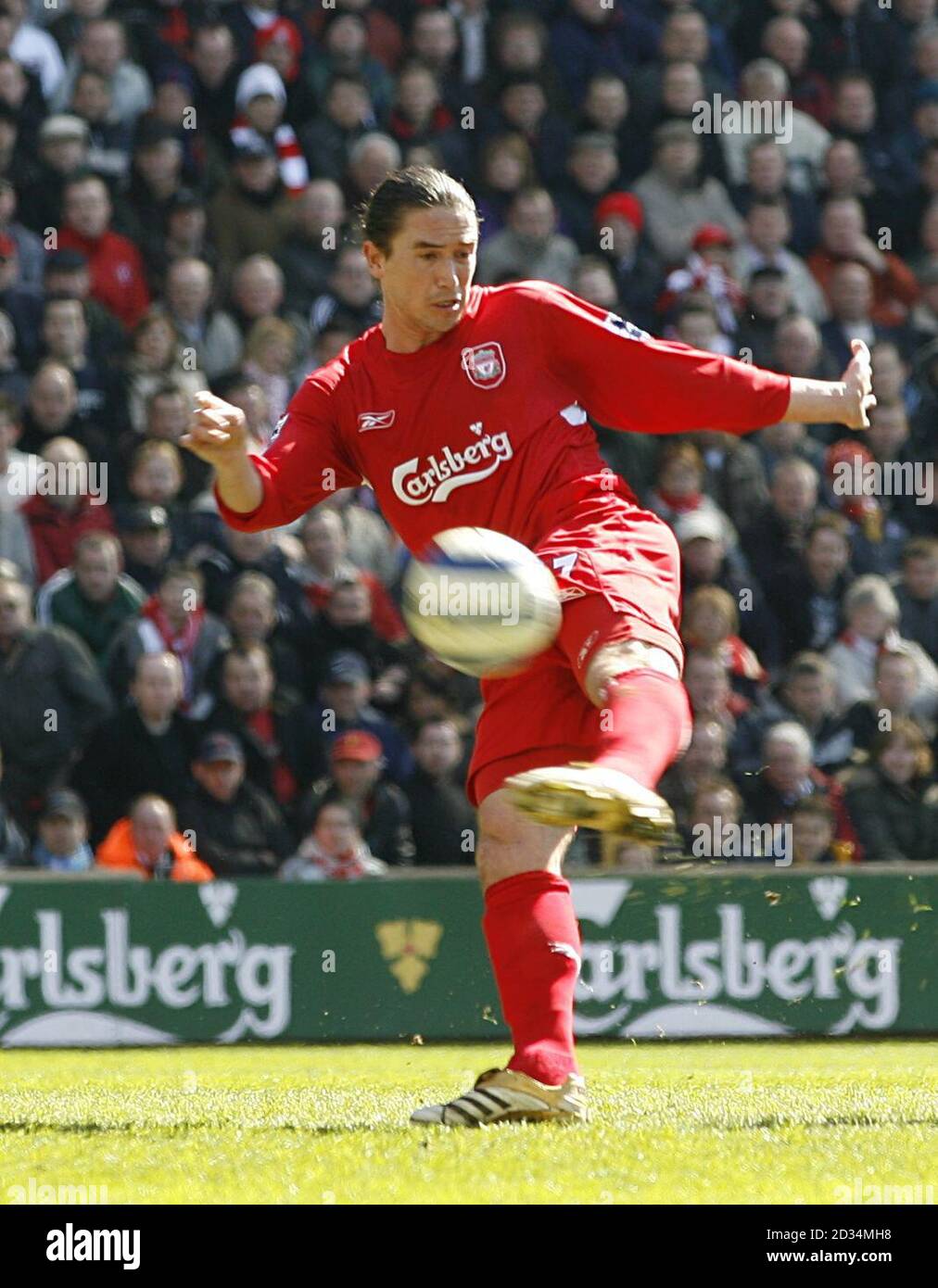 Liverpools Harry Kewell High Resolution Stock Photography and Images ...