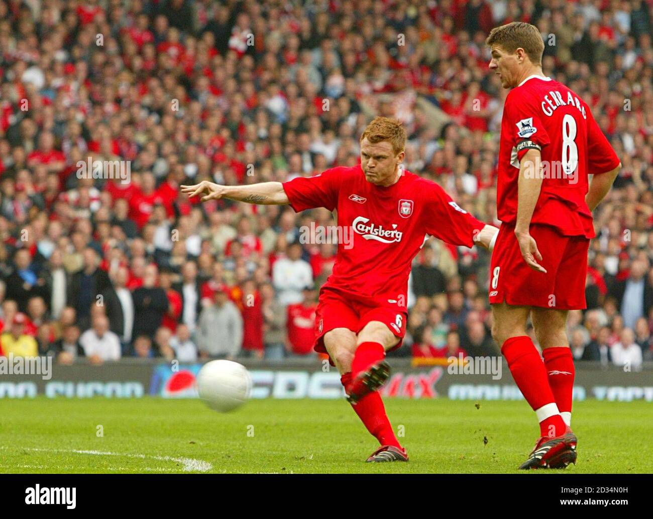 John arne riise scores hi-res stock photography and images - Alamy
