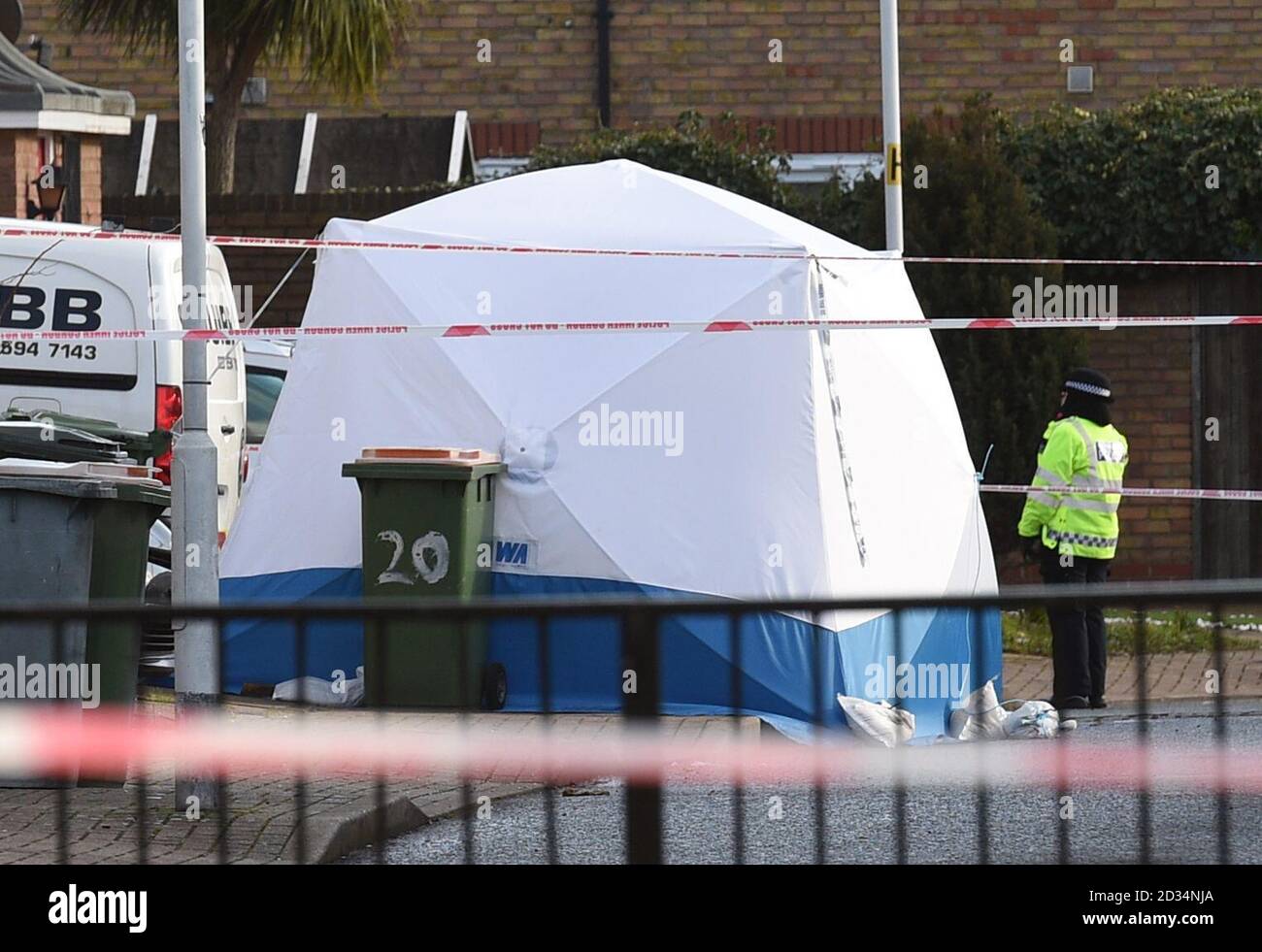 Forensics tent hi-res stock photography and images - Alamy