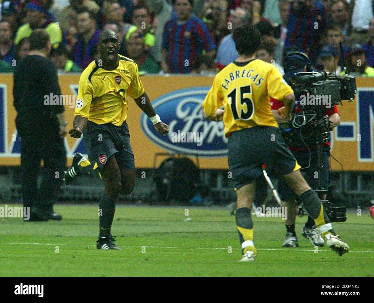 Arsenal's Sol Campbell celebrates his goal Stock Photo - Alamy