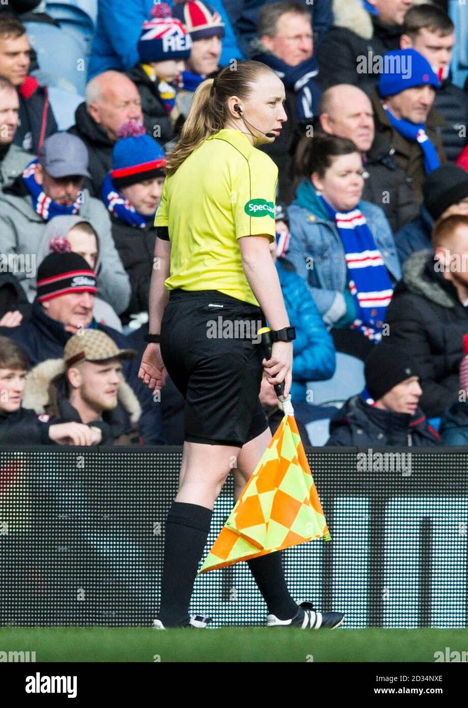 Assistant referee kylie cockburn hi-res stock photography and images ...