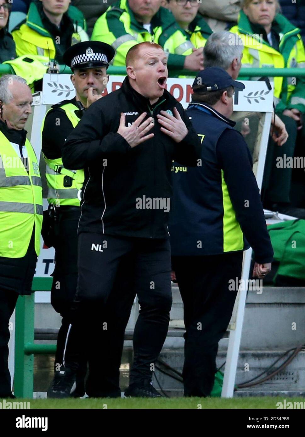 Hibernian manager neil lennon ladbrokes scottish premiership match easter road hi-res stock ...