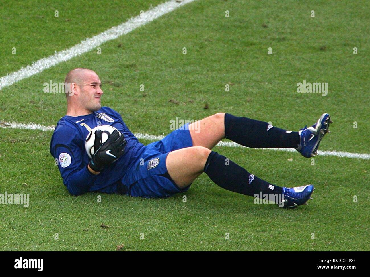 Paul robinson england goalkeeper hi-res stock photography and images ...