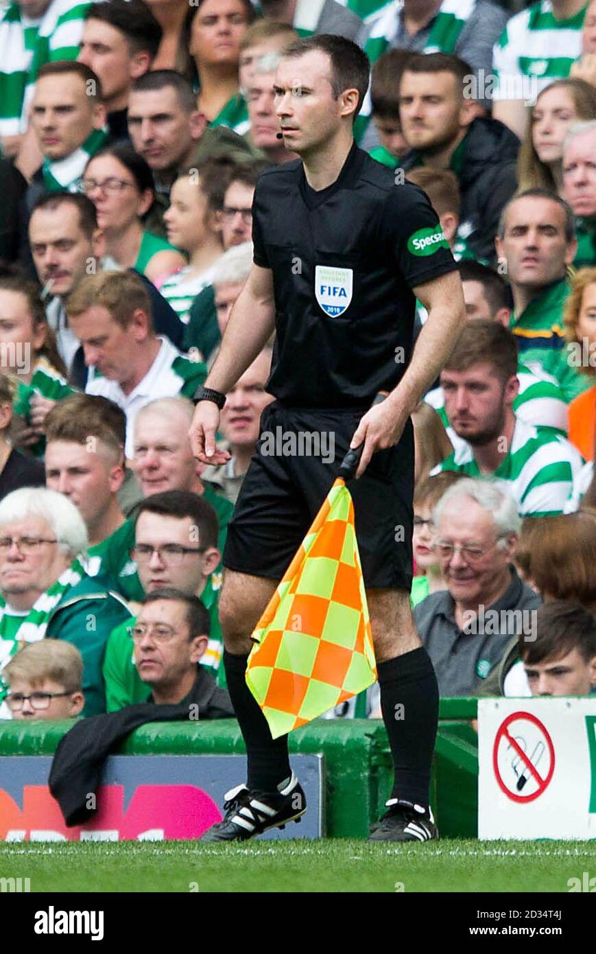 Assistant referee graeme stewart hi-res stock photography and images ...