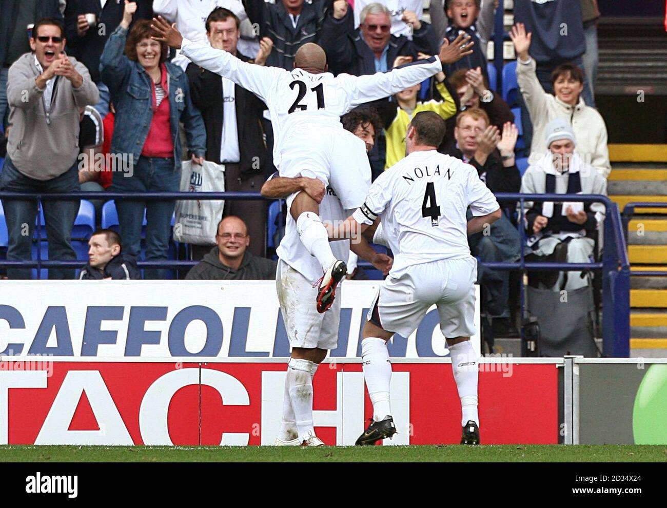 Bolton Wanderers' Ivan Campo (c) celebrates his goal Stock Photo - Alamy