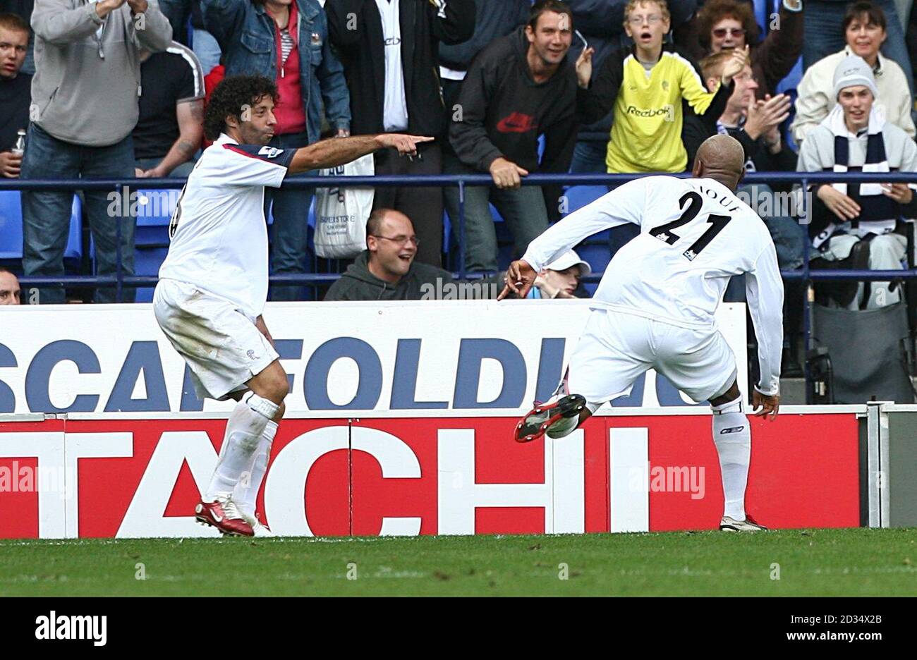 Bolton Wanderers' Ivan Campo (l) celebrates his goal Stock Photo - Alamy
