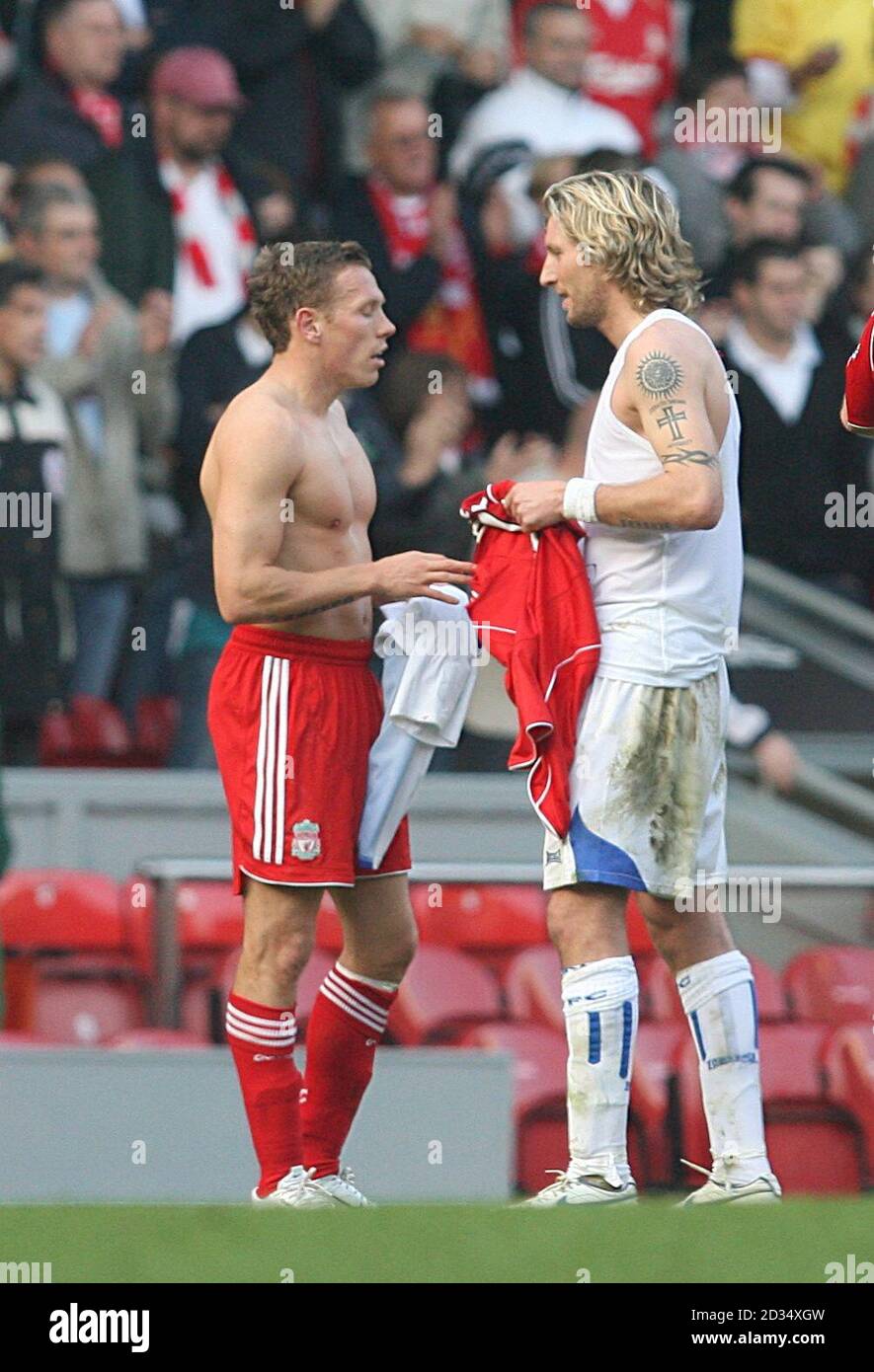 Blackburns robbie savage swap shirts hi-res stock photography and ...