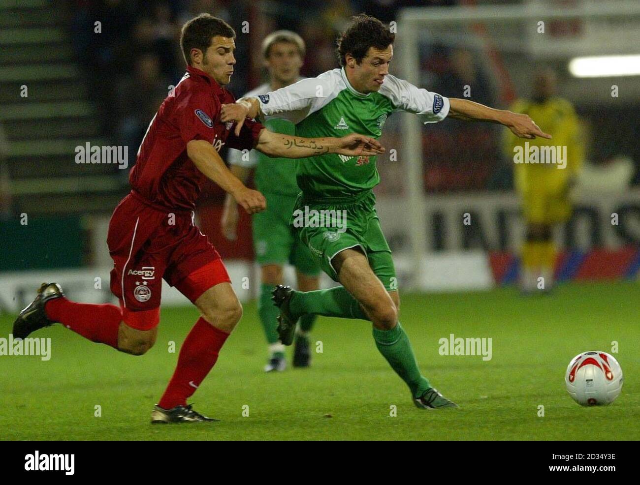 Hibernian's Ivan Sproule (right) tussles with Aberdeen's Richard Foster ...