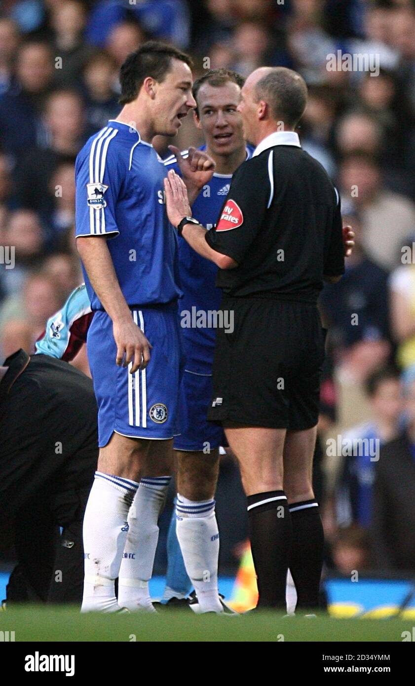 Didier drogba and arjen robben hi-res stock photography and images - Alamy