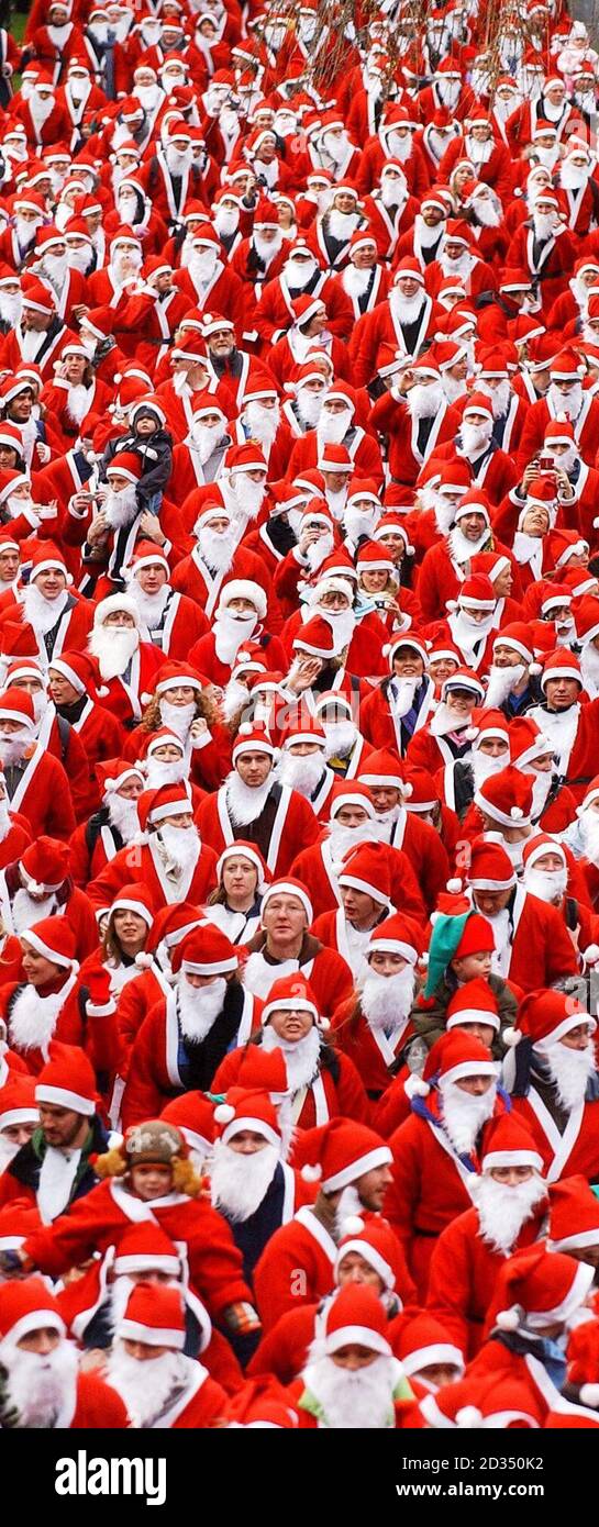 Hundreds of people don Santa suits to take part in The Great Scottish ...