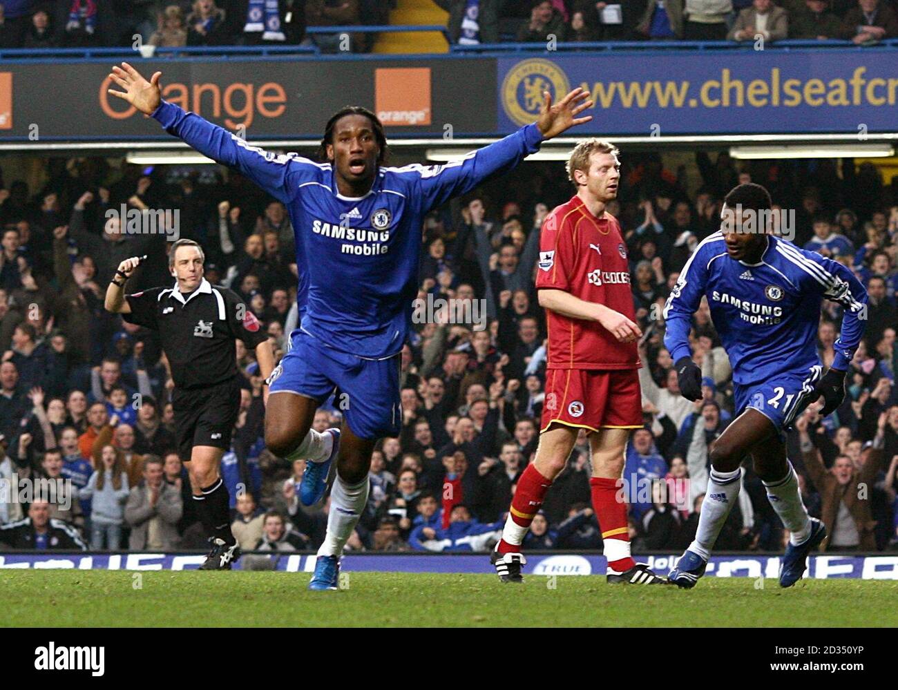 Chelsea's Didier Drogba celebrates his goal Stock Photo - Alamy