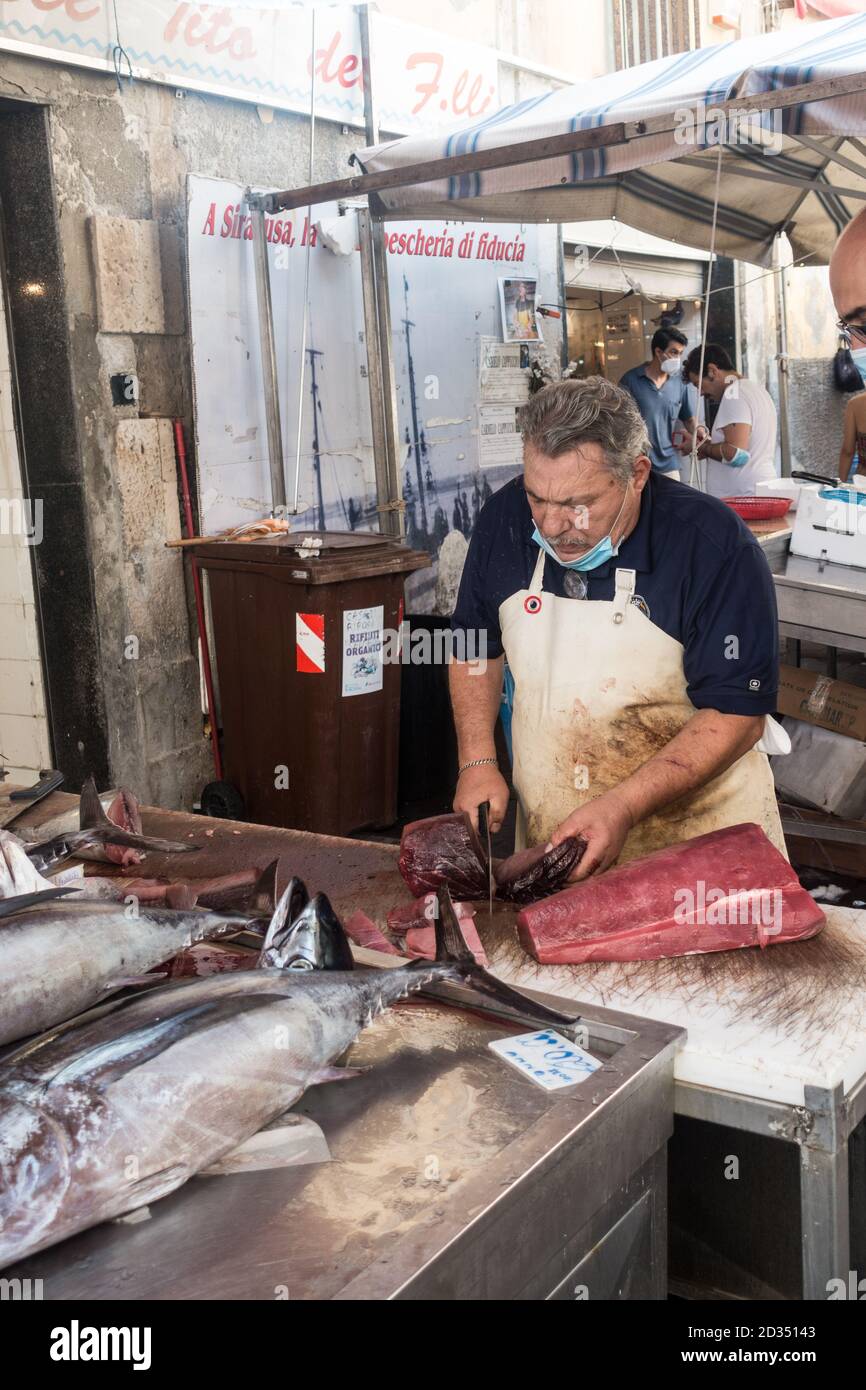Fish market buildings hi-res stock photography and images - Alamy
