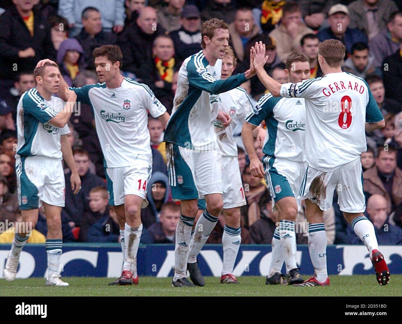 Liverpool's Peter Crouch (centre) celebrates his goal Stock Photo - Alamy