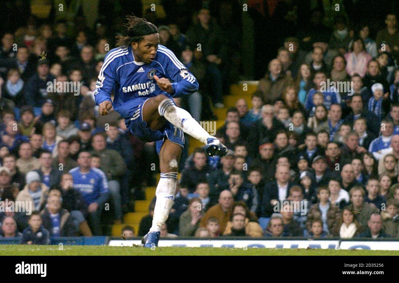 Chelsea's Didier Drogba scores the opening goal Stock Photo - Alamy