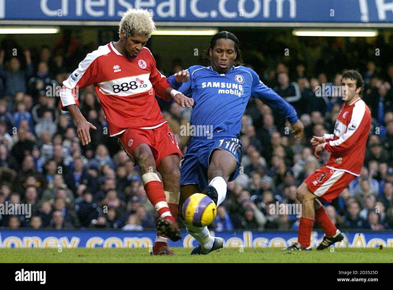 Middlesbrough's Abel Xavier and Chelsea's Didier Drogba (right Stock ...