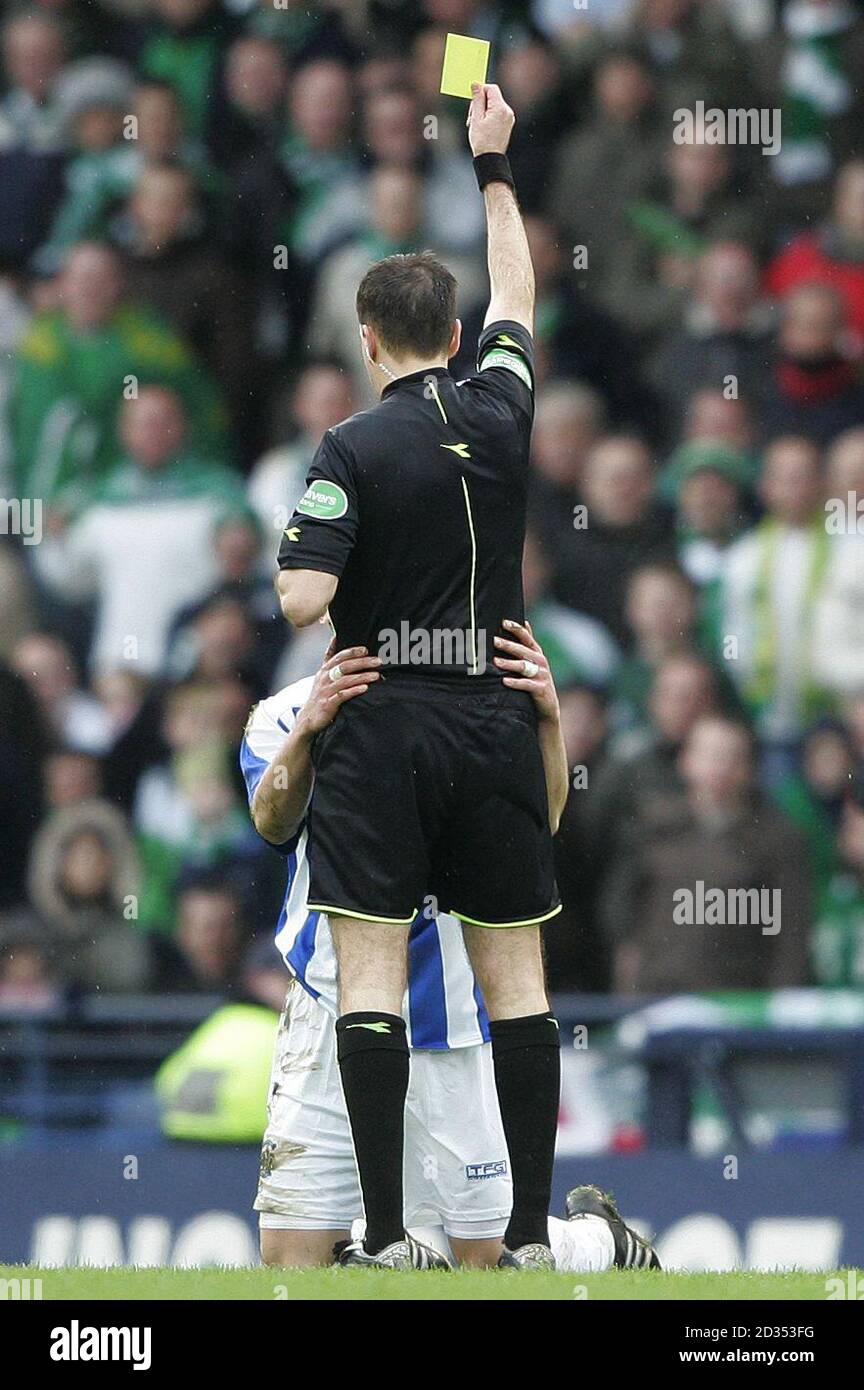 Referee dougie mcdonald hi-res stock photography and images - Alamy