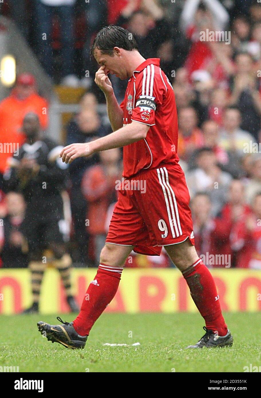 Liverpool's Robbie Fowler walks off dejected after he is replaced by ...