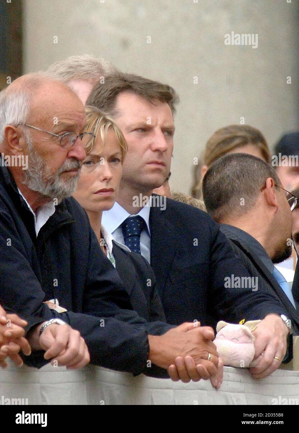 Gerry and Kate McCann are greeted by Pope Benedict XVI at the end of ...