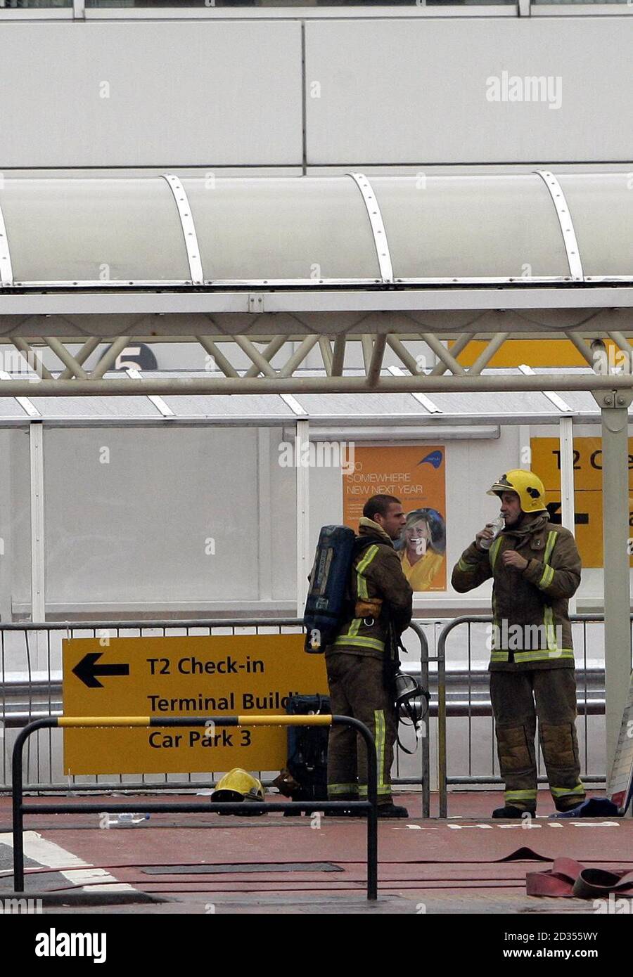 Fire fighters glasgow airport after hi-res stock photography and images ...