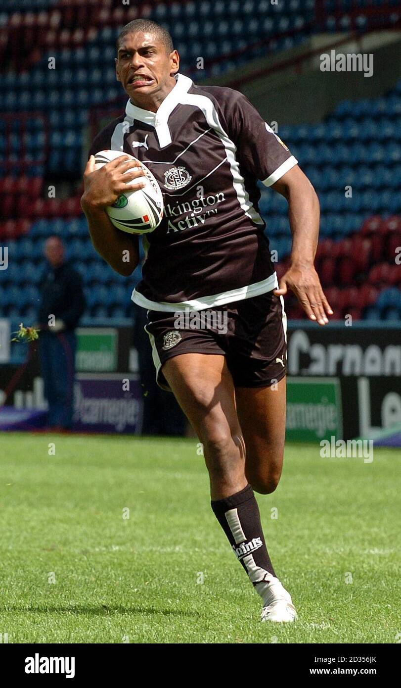 St Helens' Leon Pryce in action during the Challenge Cup semi final at ...