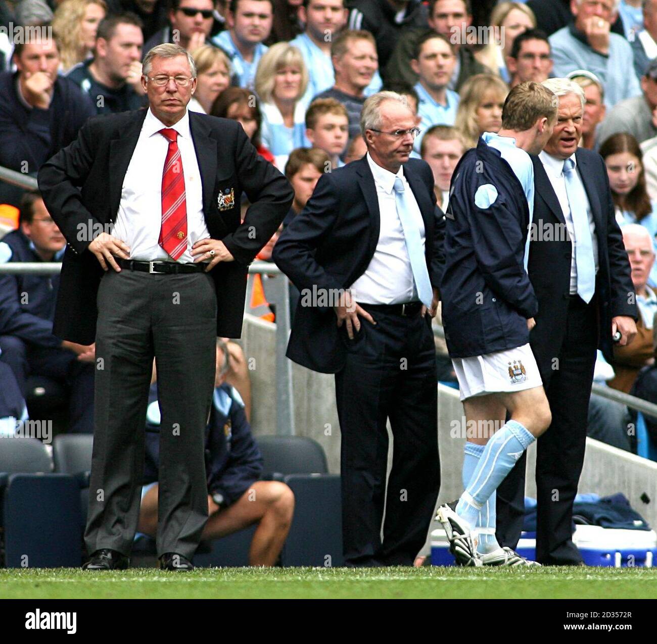 Manchester City manager Sven Goran Eriksson (c) and Manchester United ...