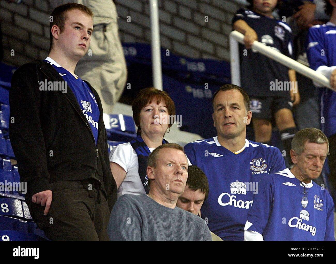 Family of murdered 11 year old Rhys Jones, mother Melanie and father ...