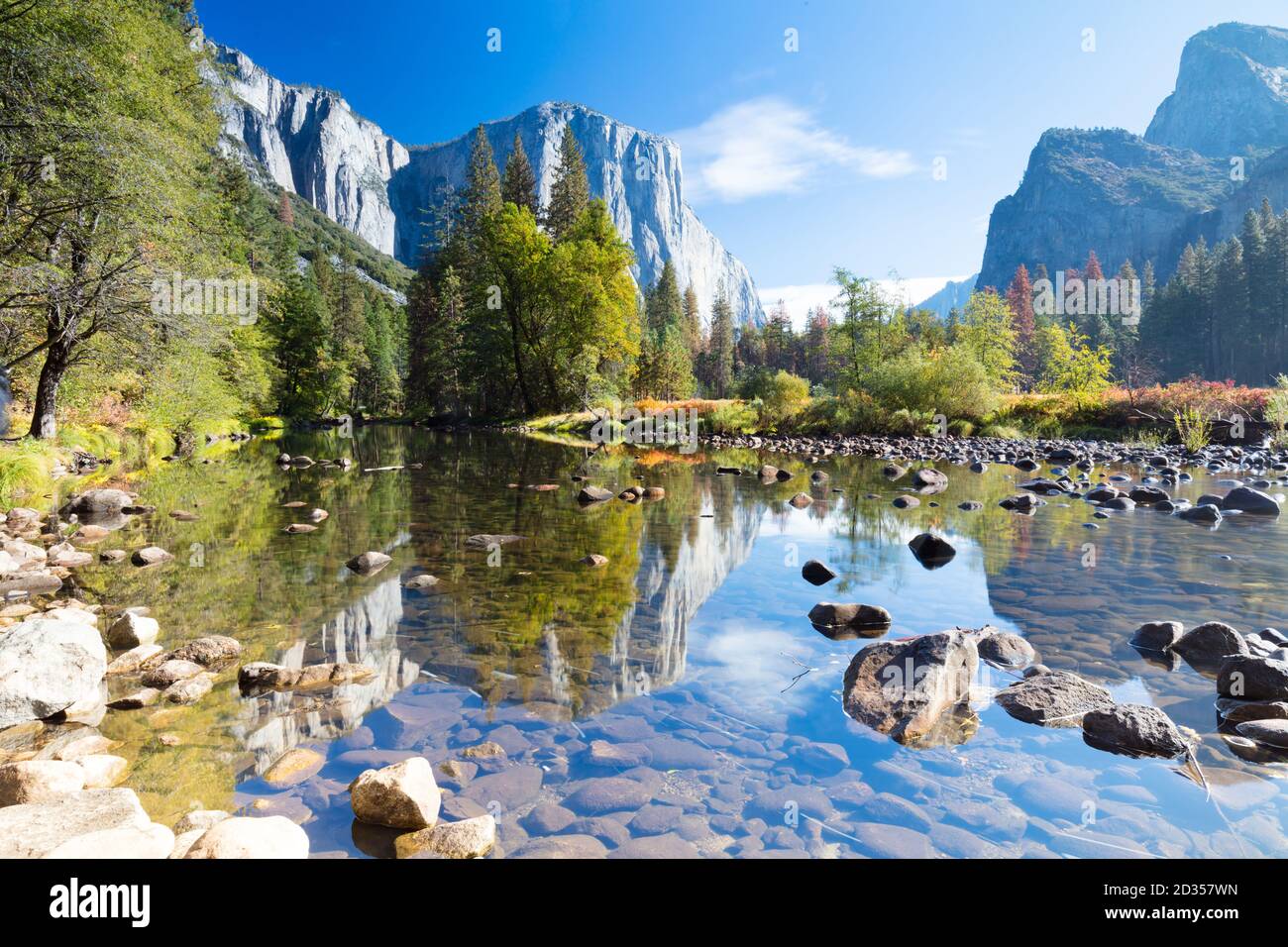 Yosemite valley morning view hi-res stock photography and images - Alamy