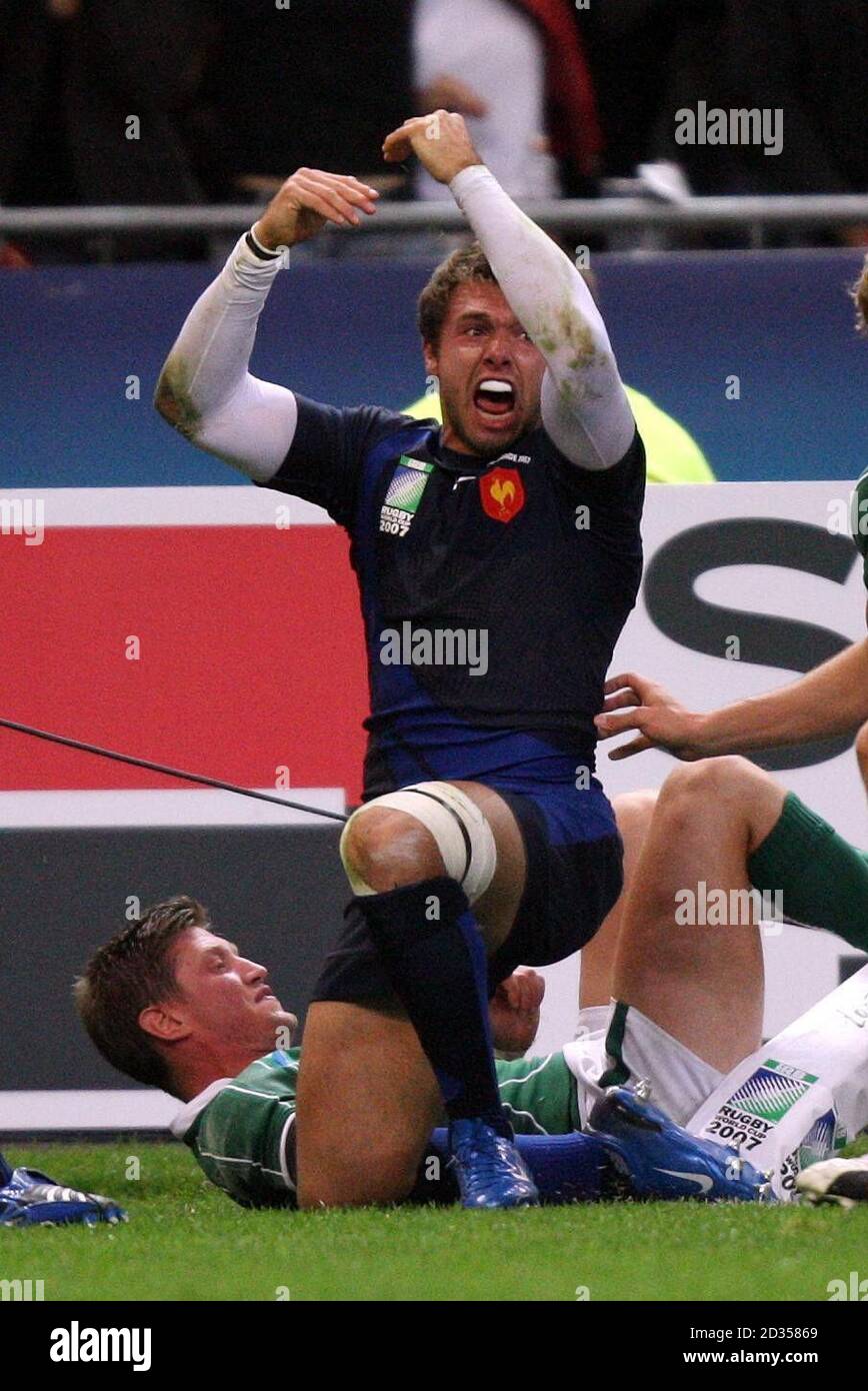 France's Vincent Clerc celebrates scoring his second try during the ...