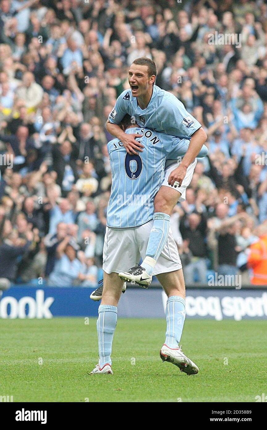 Manchester citys goalscorer blumer elano celebrates hi-res stock ...