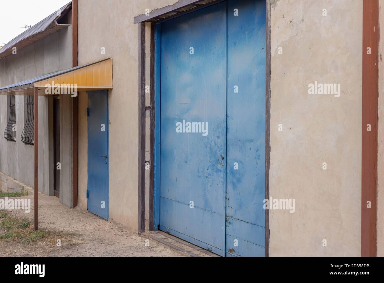 Retail shop security gate hi-res stock photography and images - Alamy
