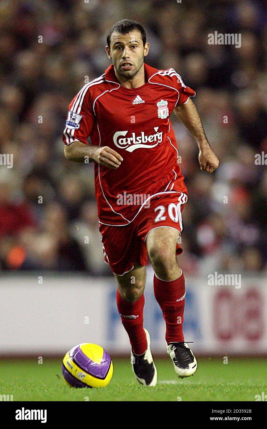 Javier mascherano liverpool hi-res stock photography and images - Alamy