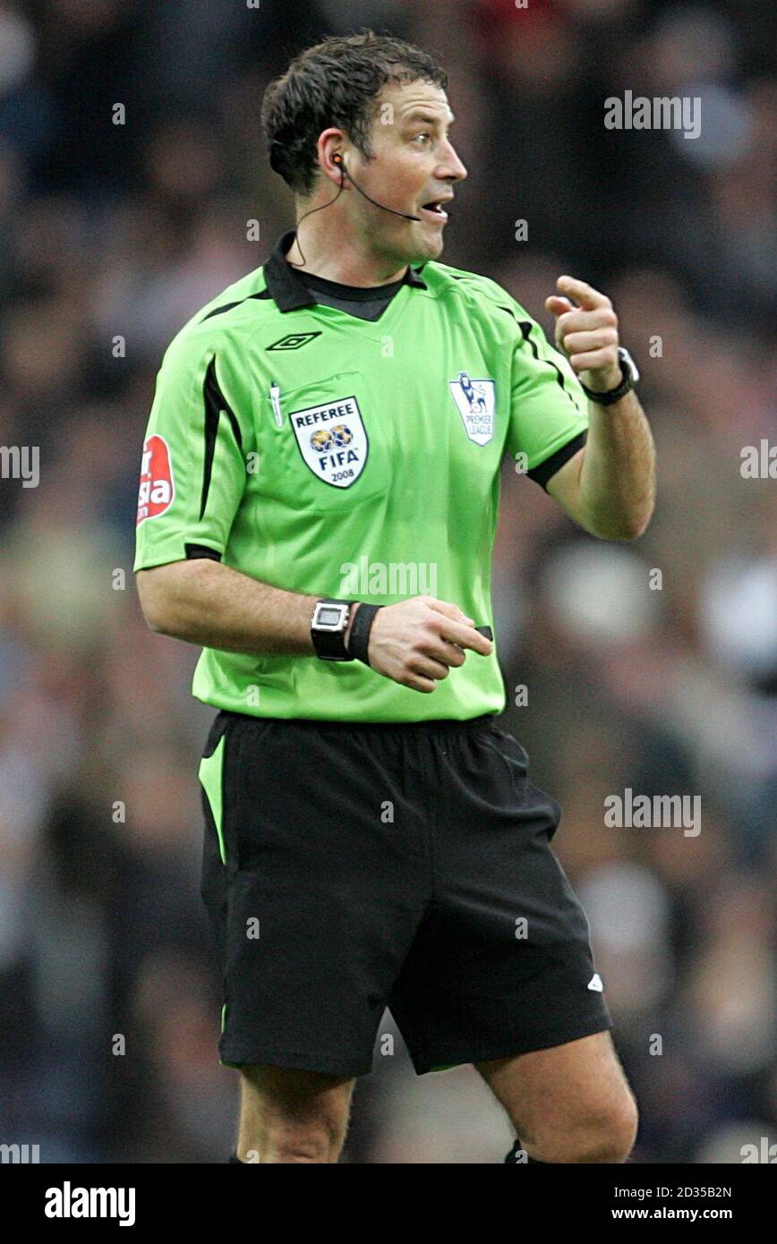 Match referee mark clattenburg hi-res stock photography and images - Alamy