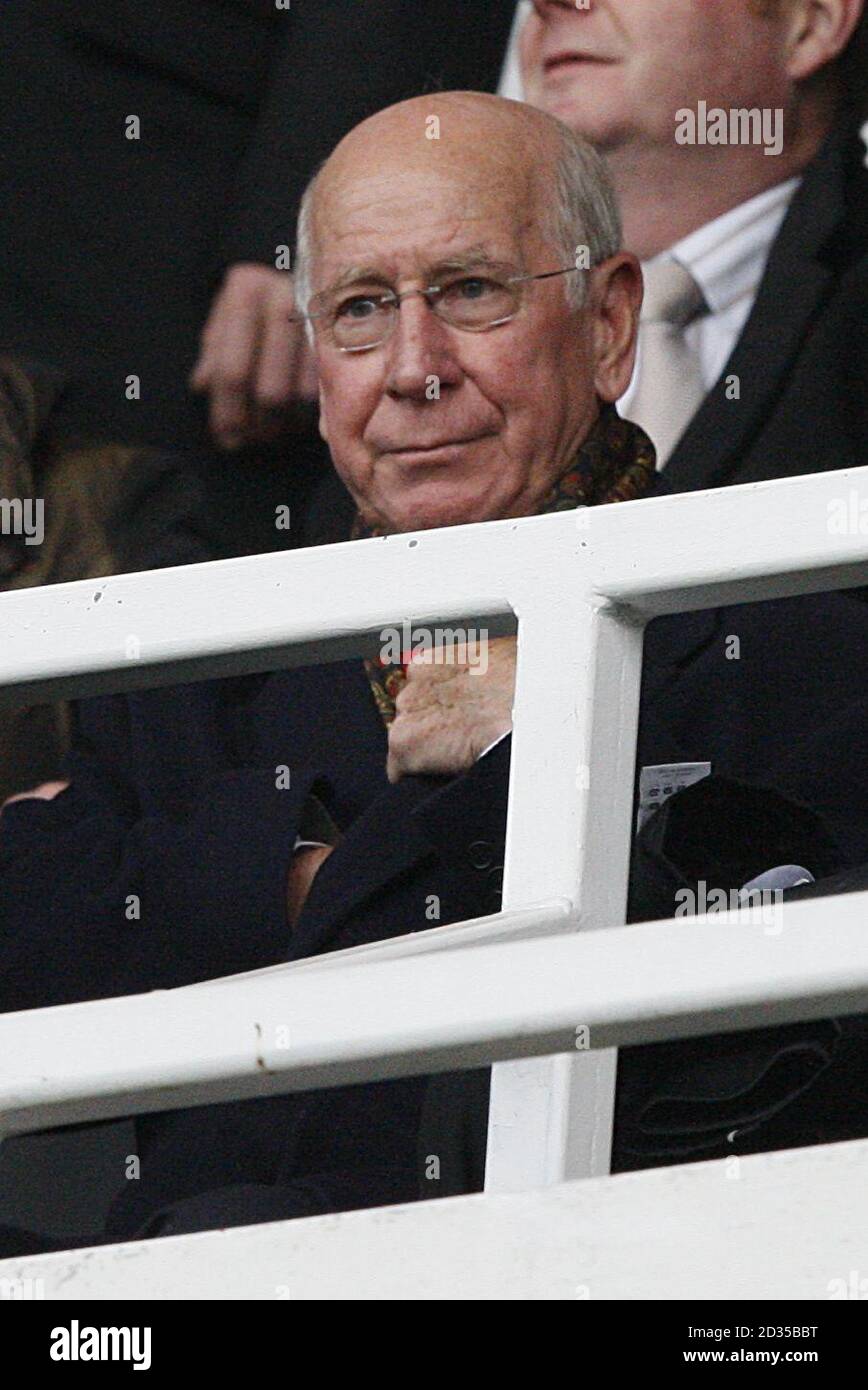 Ex-Manchester United player Bobby Robson in the stands Stock Photo - Alamy