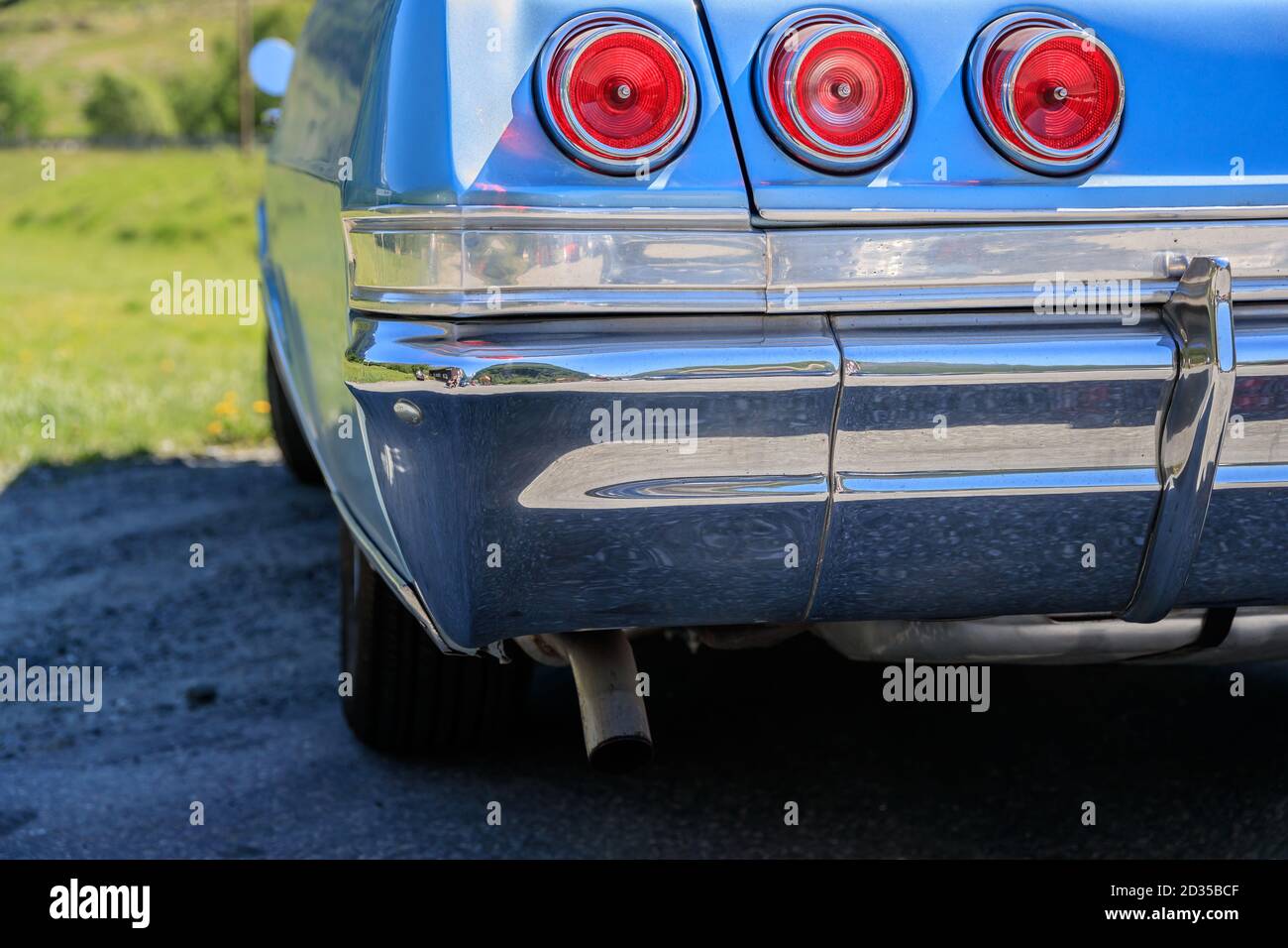 Car behind road muscle hi-res stock photography and images - Alamy