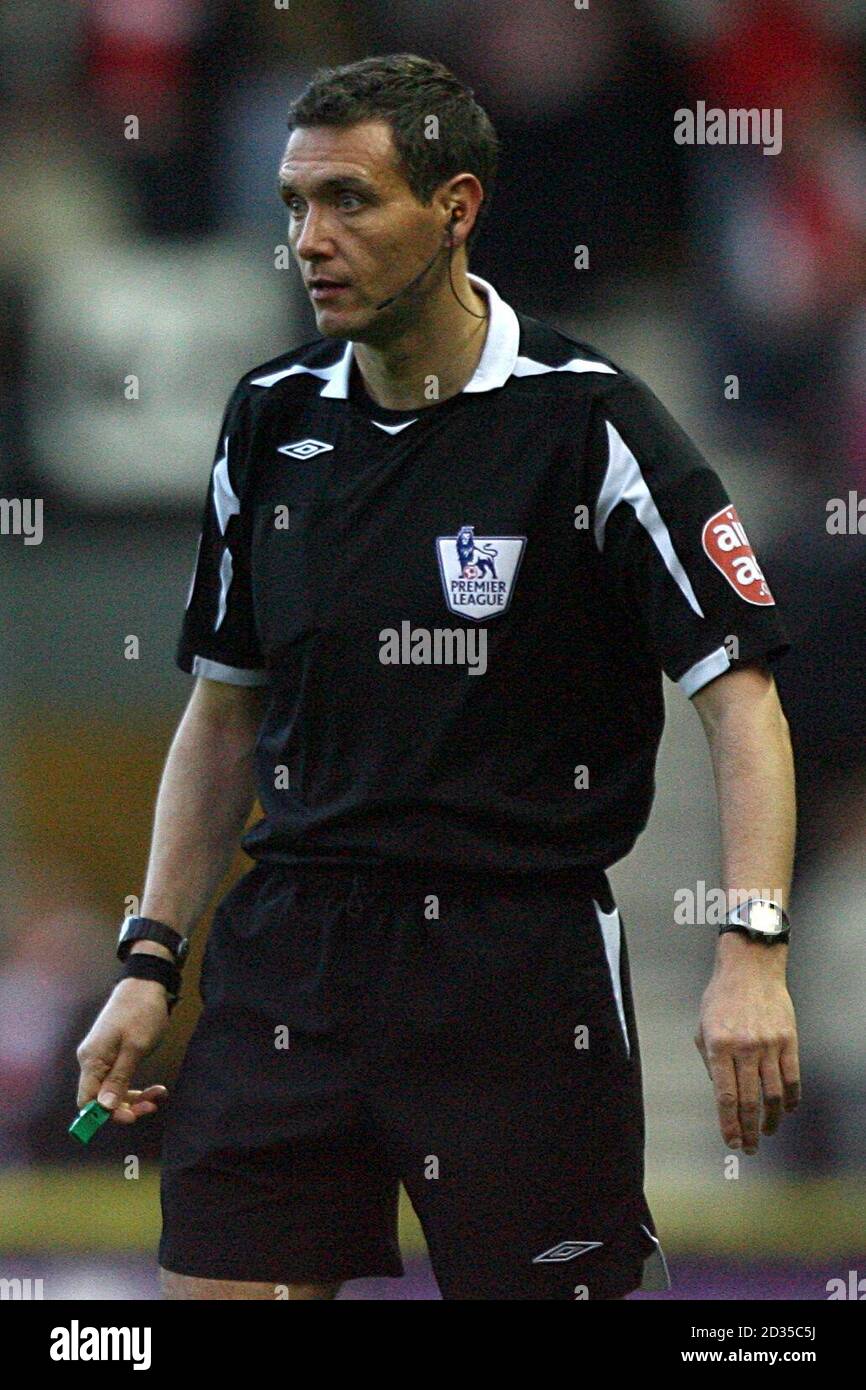 Andre Marriner, Referee Stock Photo - Alamy