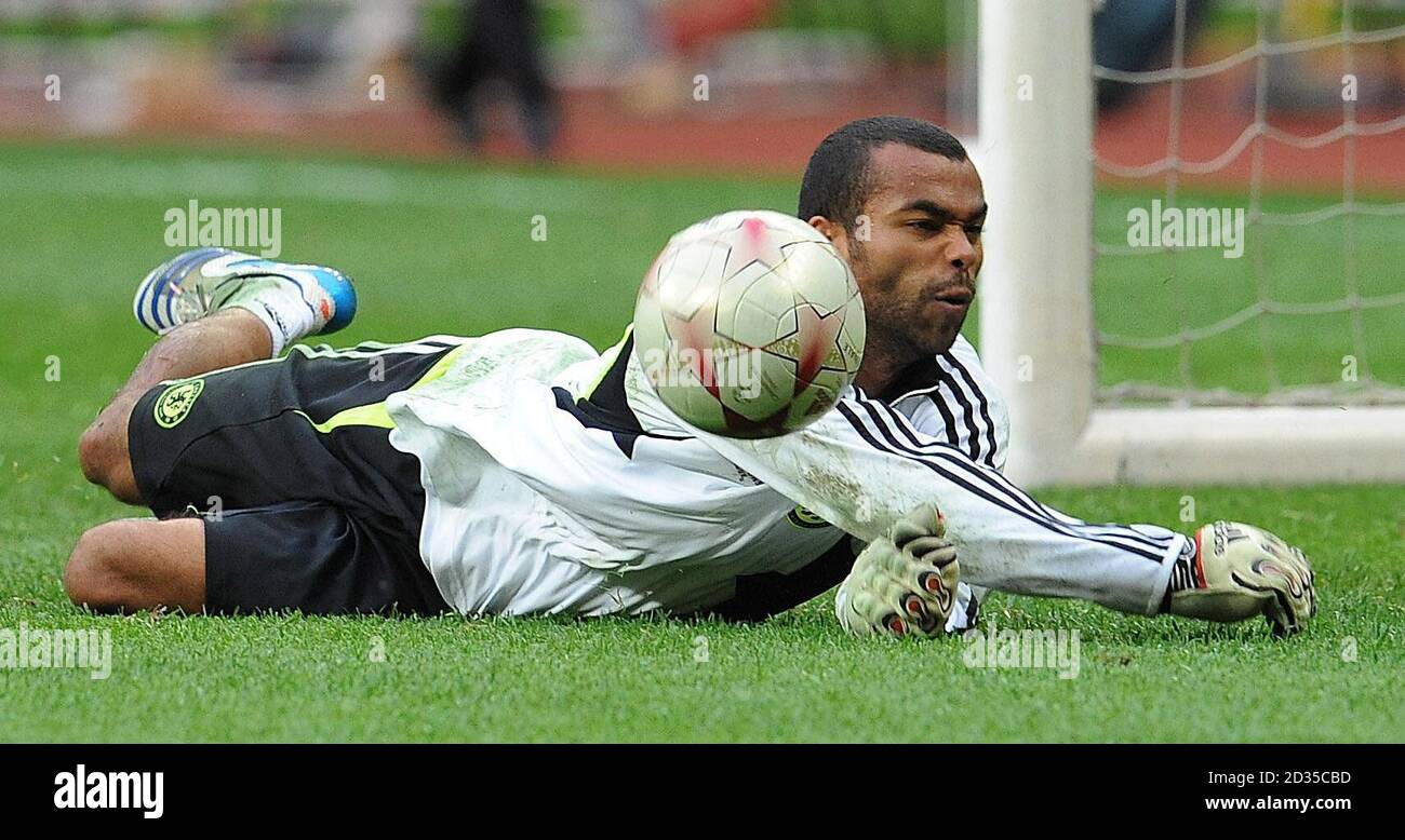 Chelseas ashley cole training session luzhniki stadium hi-res stock ...