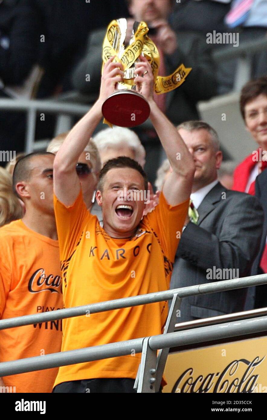 Hull City's Nick Barmby lifts the Championship play off trophy Stock ...