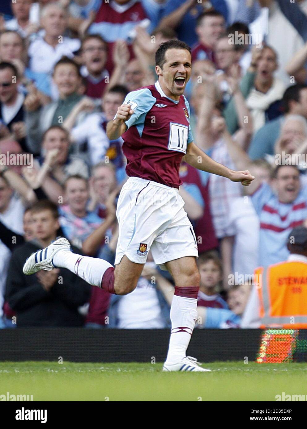 West ham uniteds matthew etherington celebrates scoring hi-res stock ...