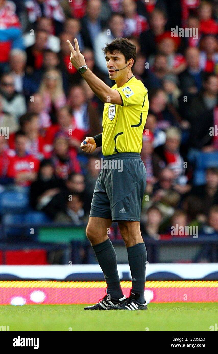 Match referee Massimo Busacca Stock Photo - Alamy