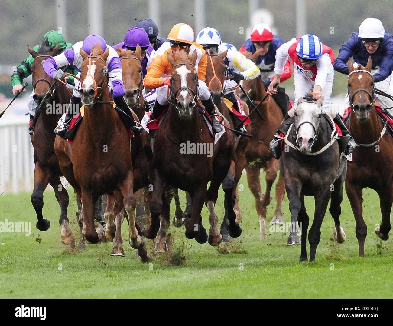 Jamie Spencer (purple and white) and Crowded House win the Racing Post ...