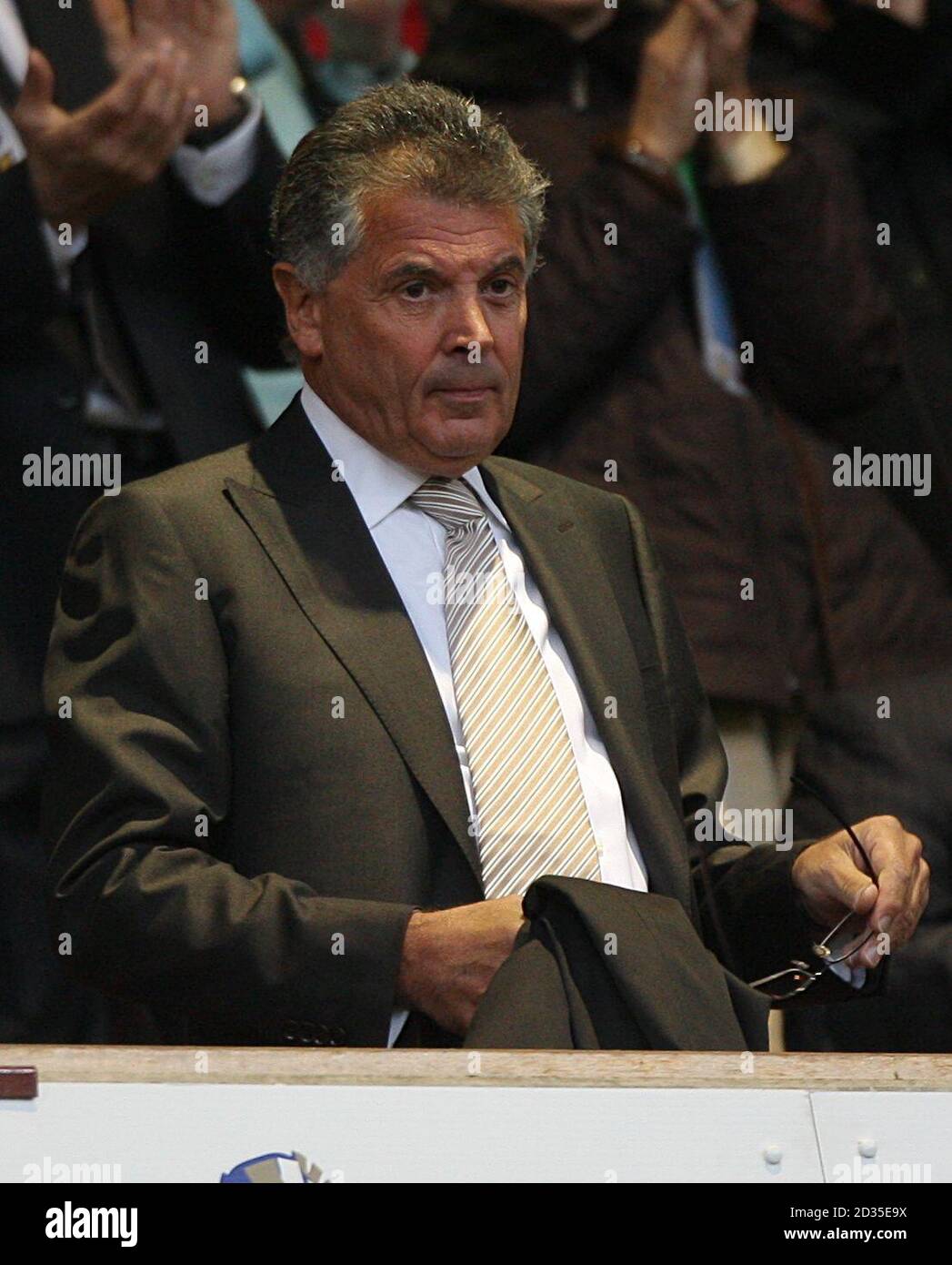 David dein in stands hi-res stock photography and images - Alamy