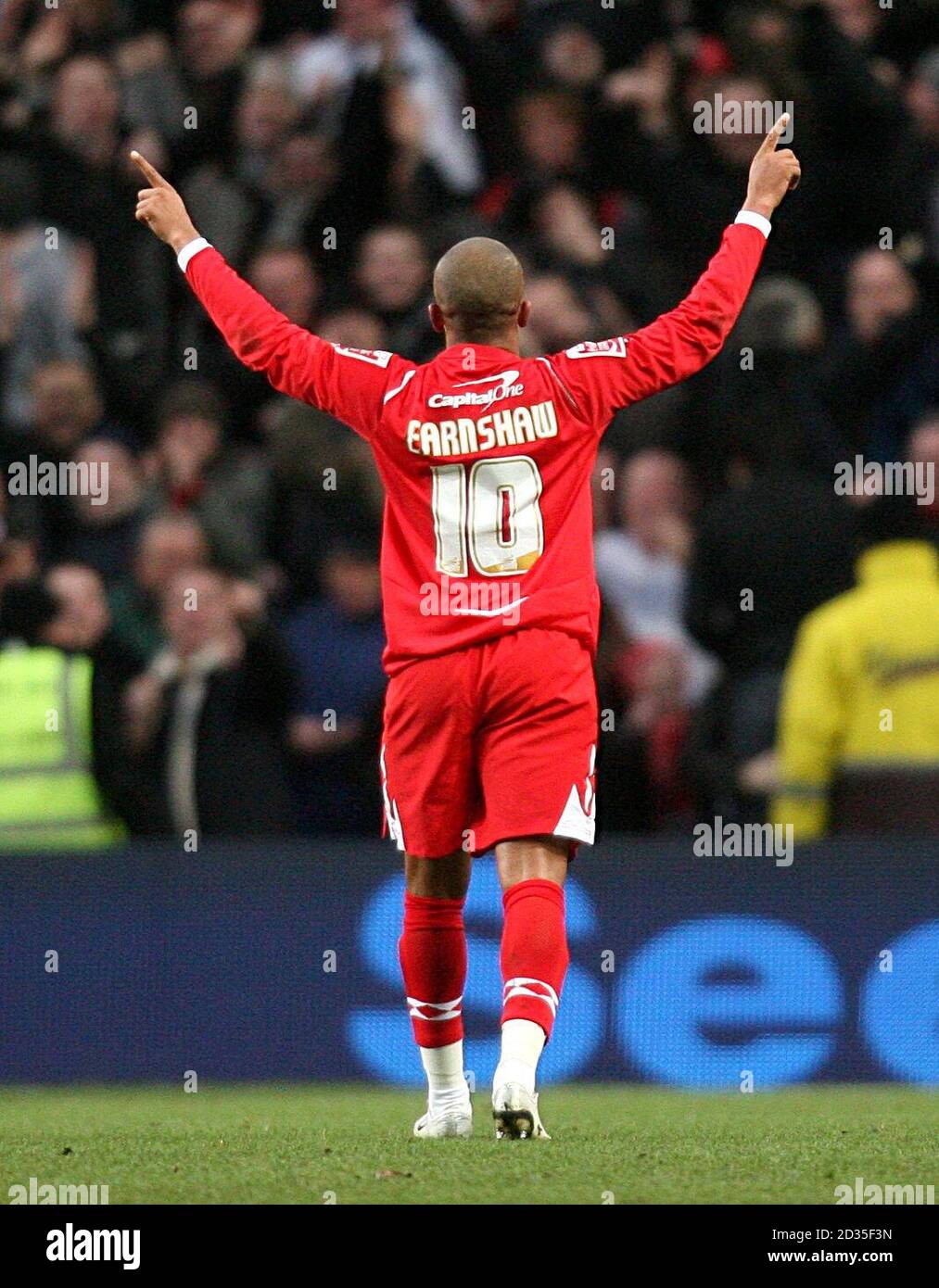 Nottingham Forest's Robert Earnshaw celebrates scoring Stock Photo - Alamy